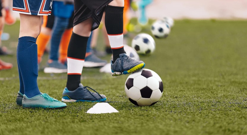 How to Play Football? | Rules, Setup and Strategies