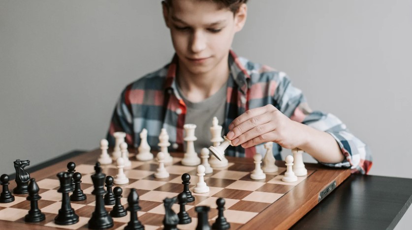 How to Play UNO With 2 Players? | Easy Duo Card Game Guide