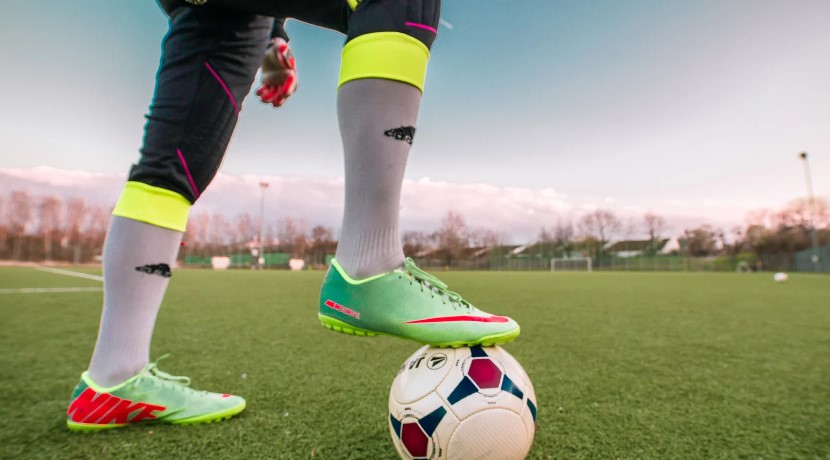 How to Play Football? | Rules, Setup and Strategies